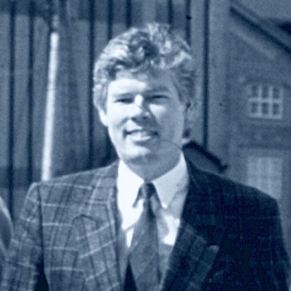 Den jeg er – Kasper Holst Hansen